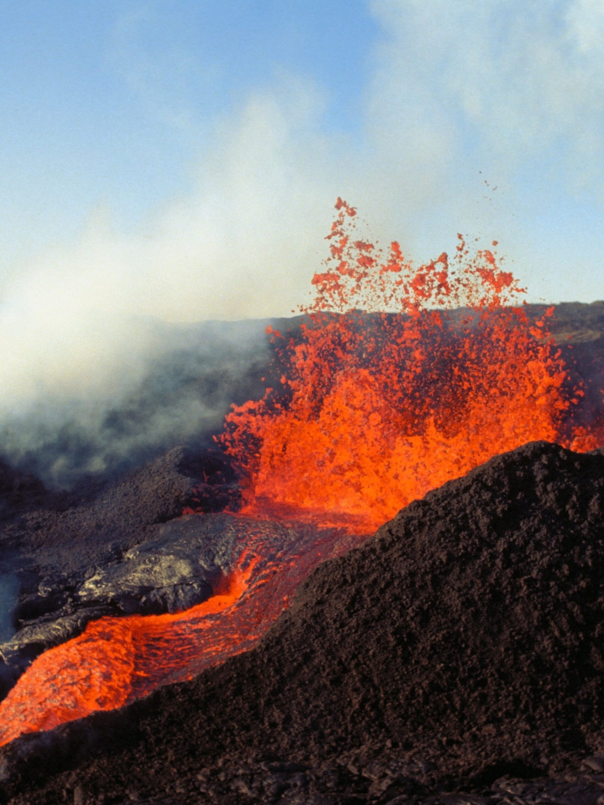 The Largest Volcanoes in the World: A Must-See for Travelers – Tourcombined